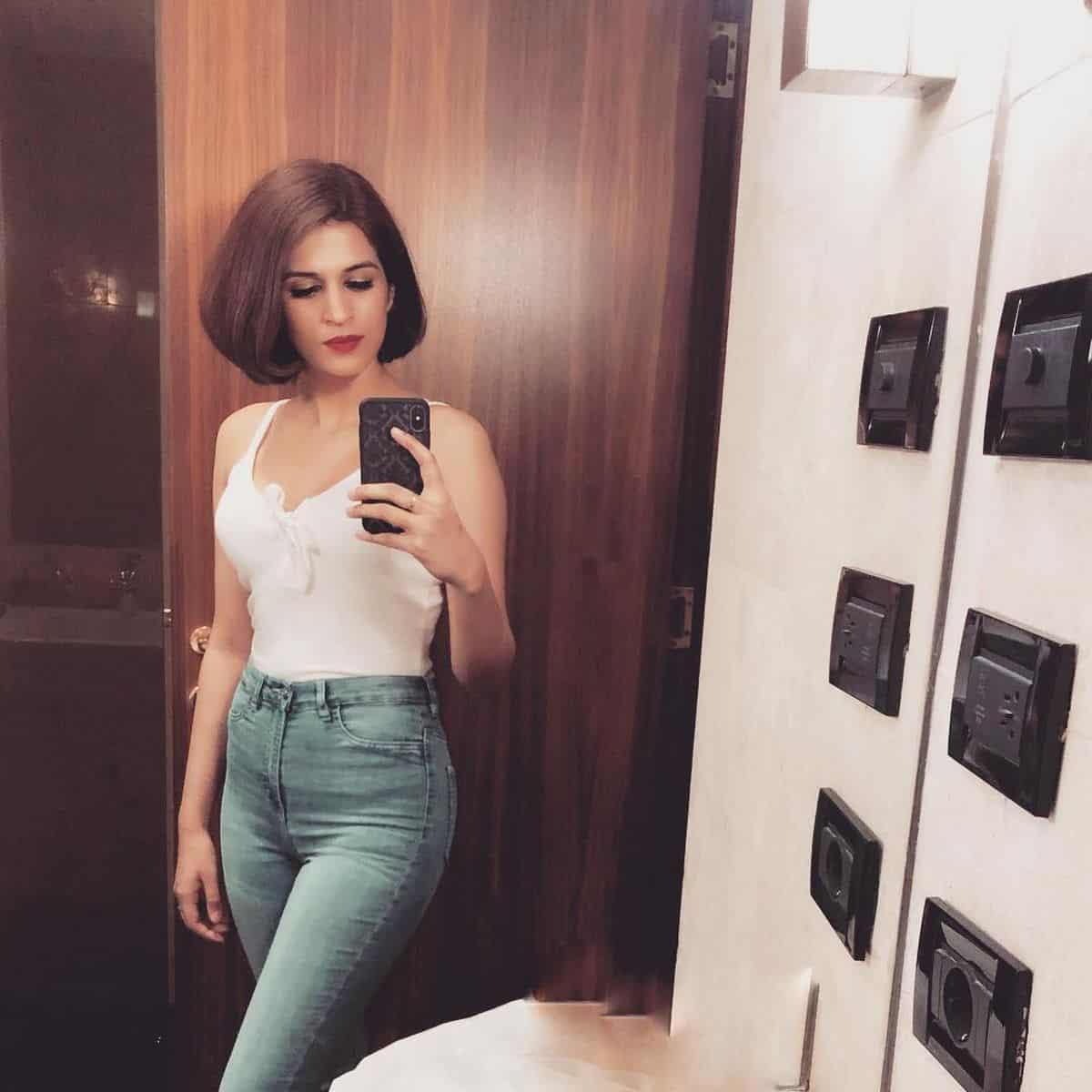 Shraddha Das Hot In Jeans Page 7 Of 7 Gulte